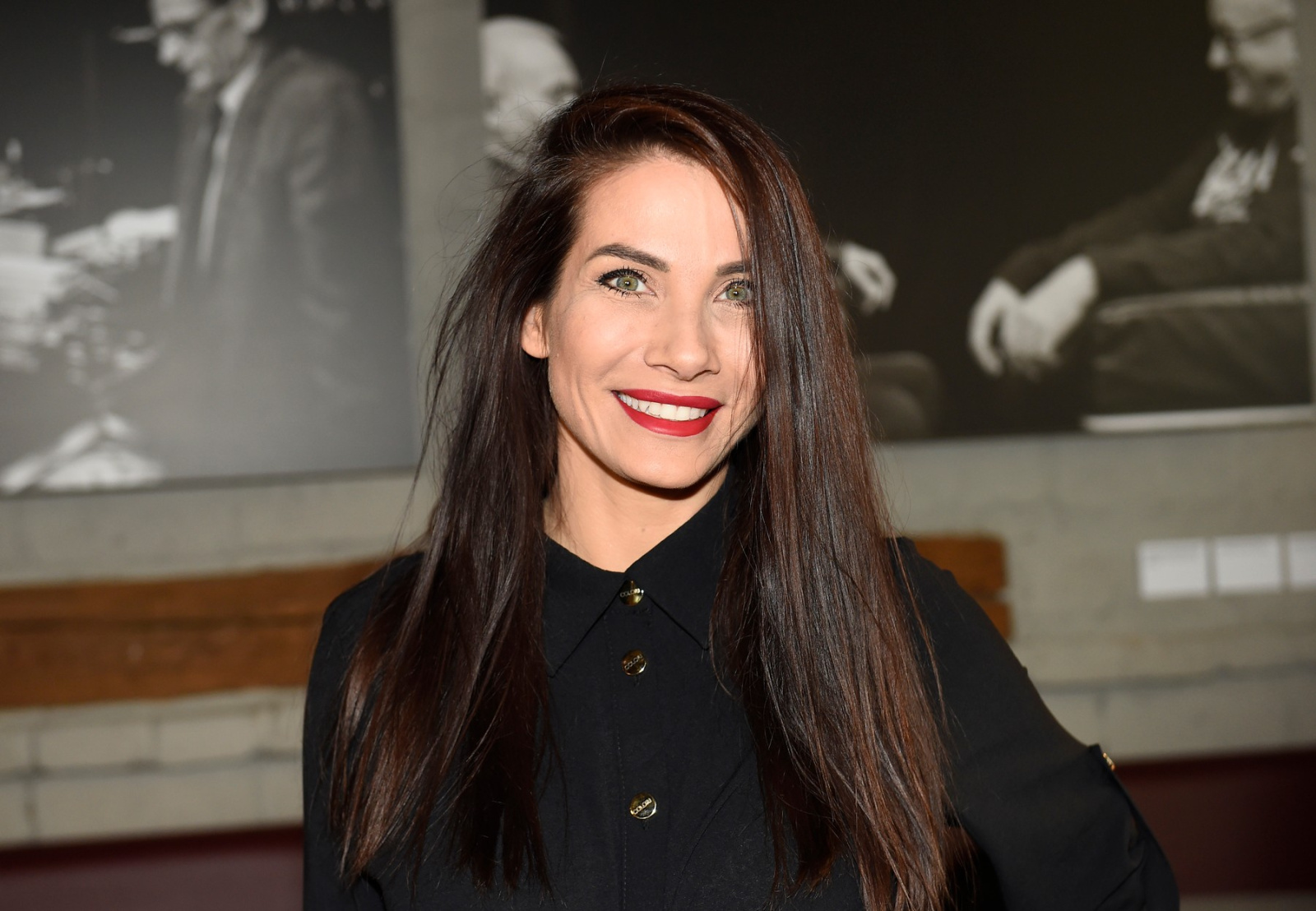 Milovnice otužování Eva Decastelo zahájila ve Vltavě novou sezonu. V ...